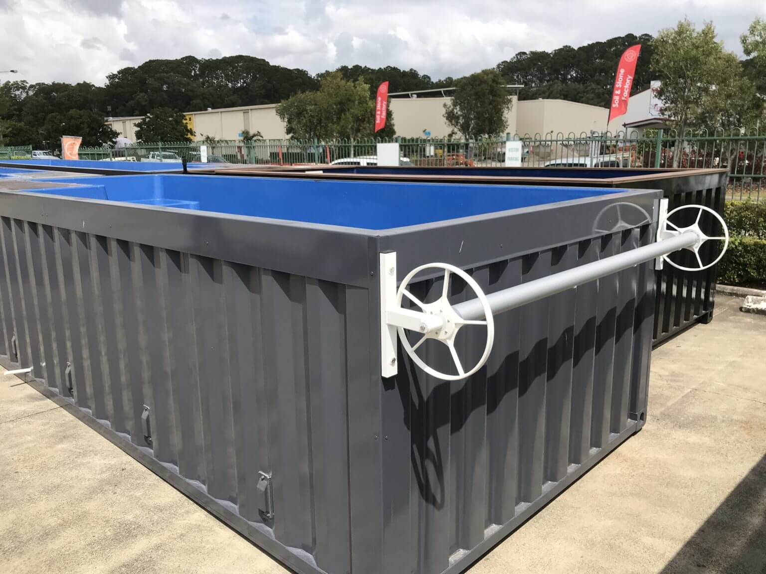 Daisy - Install a Roller on a Freight Container Pool